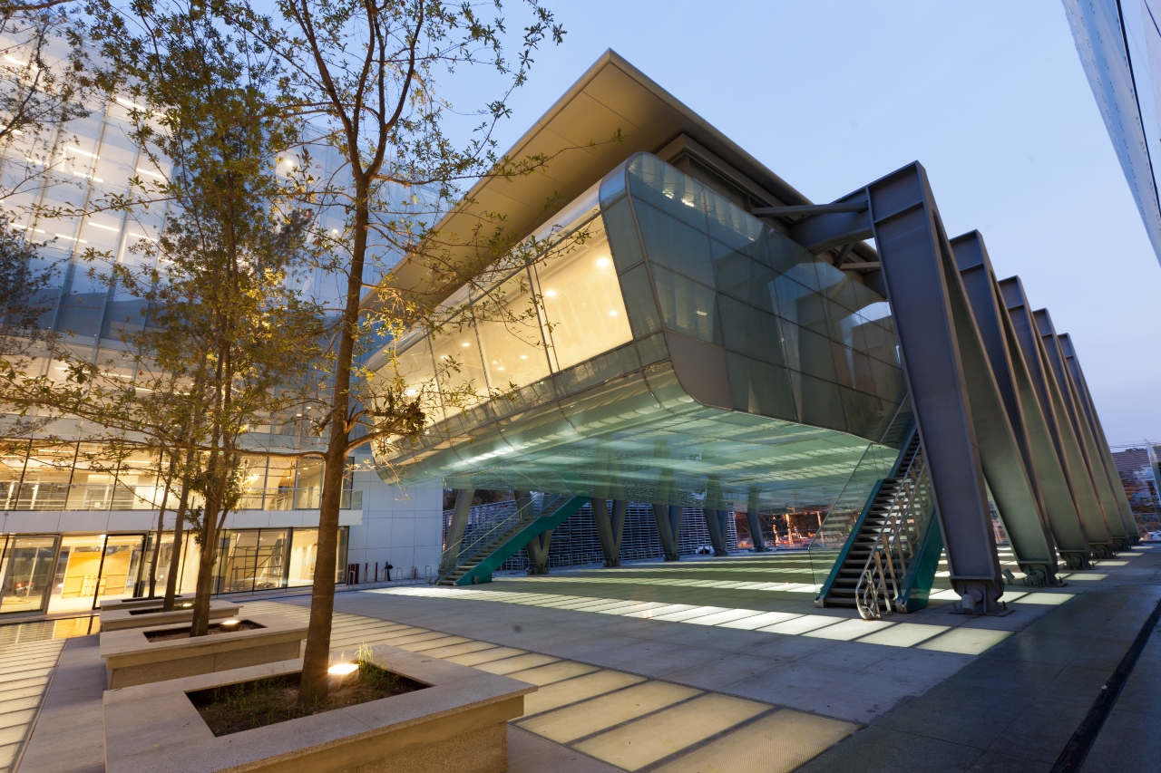 Beauchef Poniente - Facultad de Ciencias Físicas y Matemáticas - Universidad de Chile